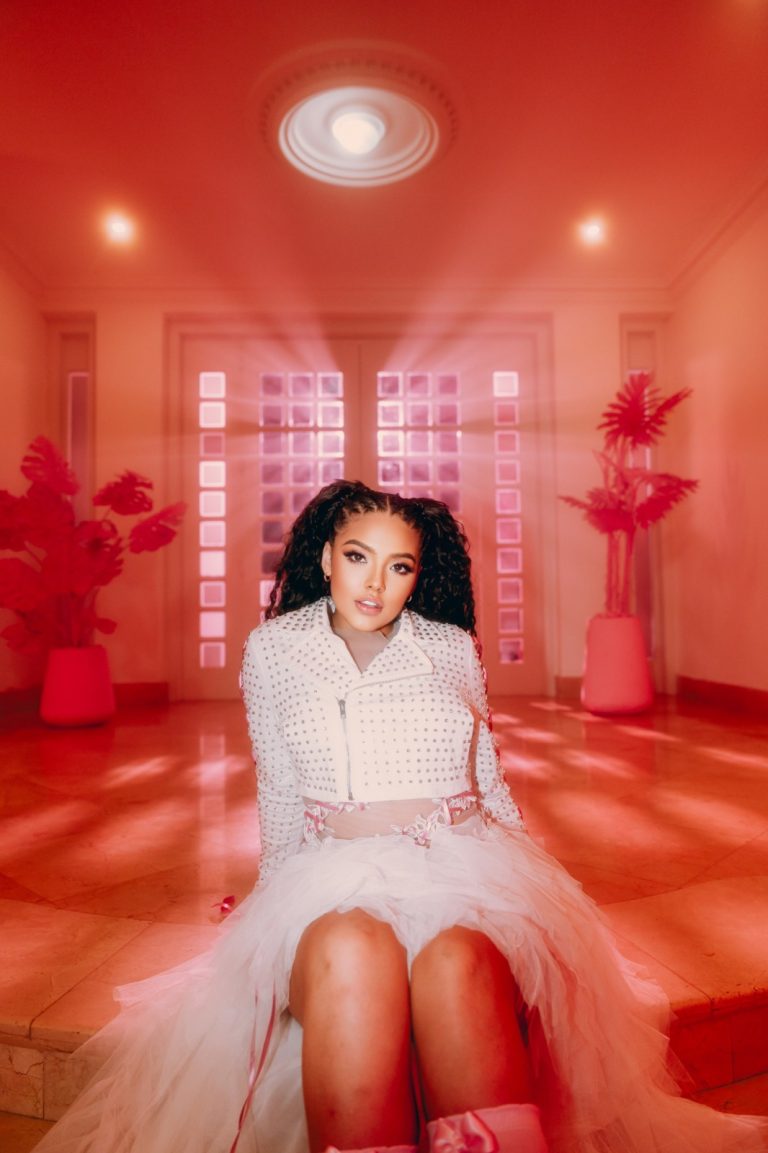 “MLPD”, lo nuevo de Soley, un himno femenino en contra de los malos ...