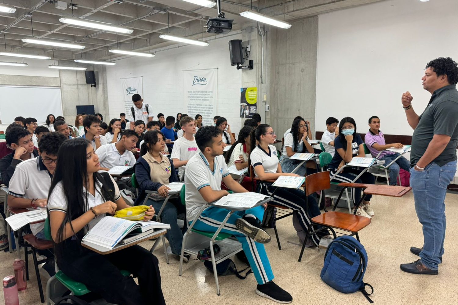 iHistórico! Más de 4 mil estudiantes urbanos y rurales reciben curso ...