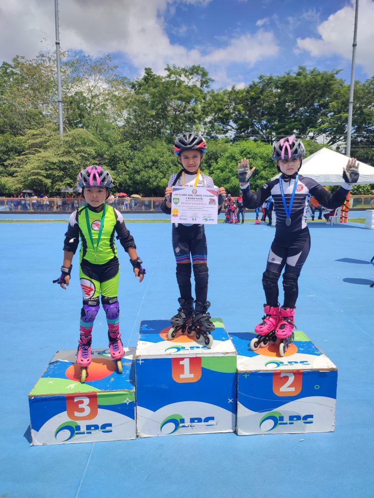 “Isa la Chispita” Lora, con solo 6 años, ya deslumbra en el patinaje ...