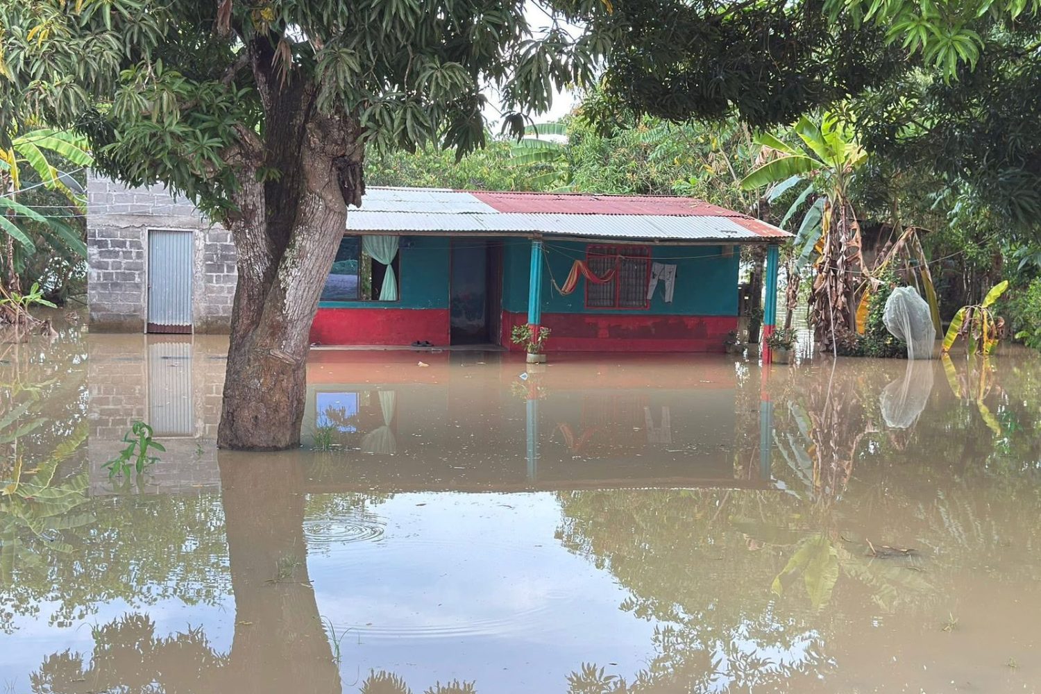 Desbordamiento del río Sinú afecta a comunidades rurales de Lorica ...