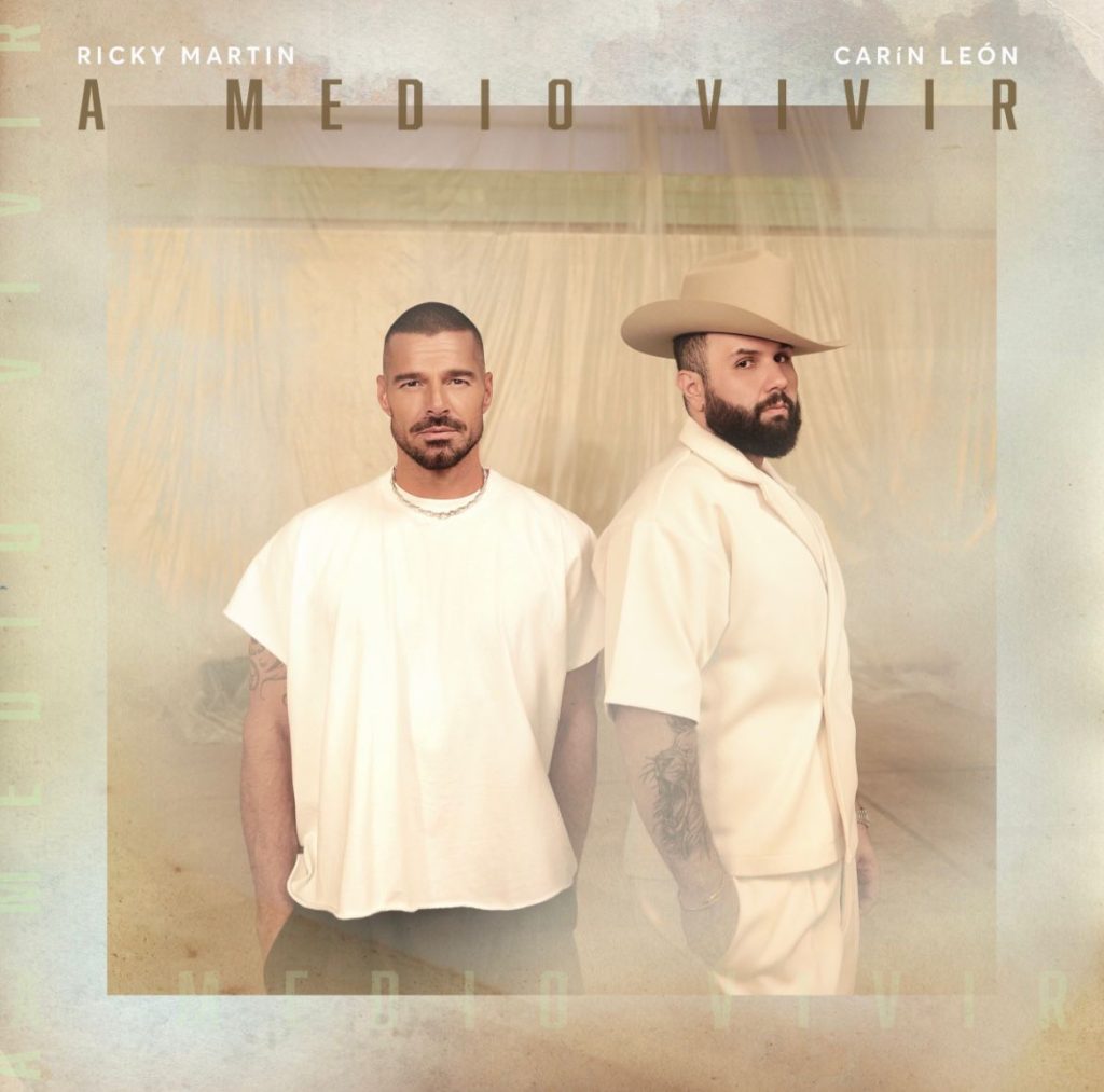 Ricky Martin revive su clásico “A Medio Vivir” junto a Carín León en ...