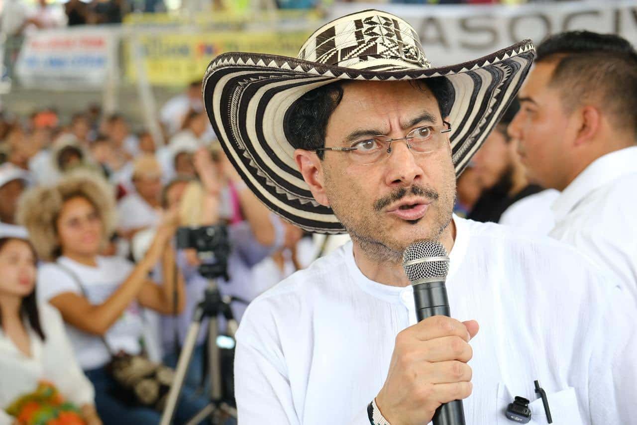 Iván Cepeda denuncia presunta campaña sucia en su contra de cara al ...