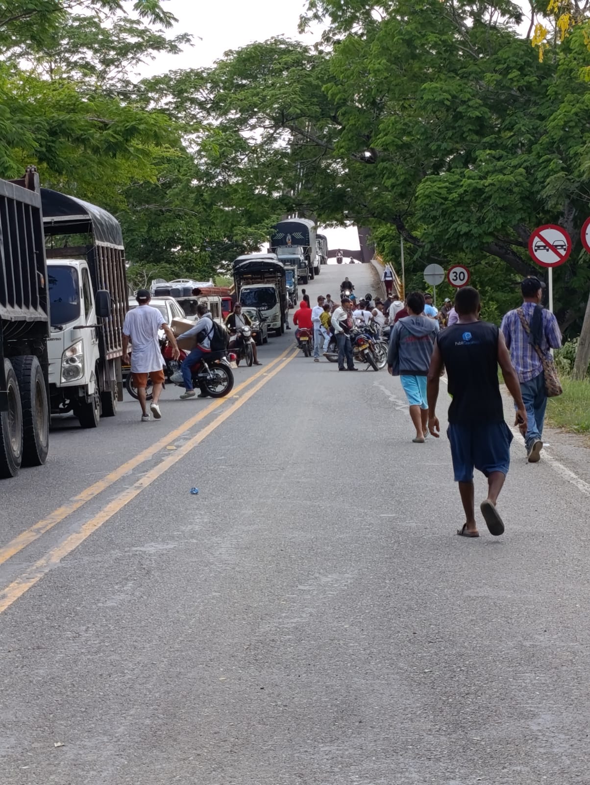 Protesta en San Pelayo: cierran paso por miedo a inundaciones ...